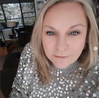 A m a n d a H e w i t t – Author